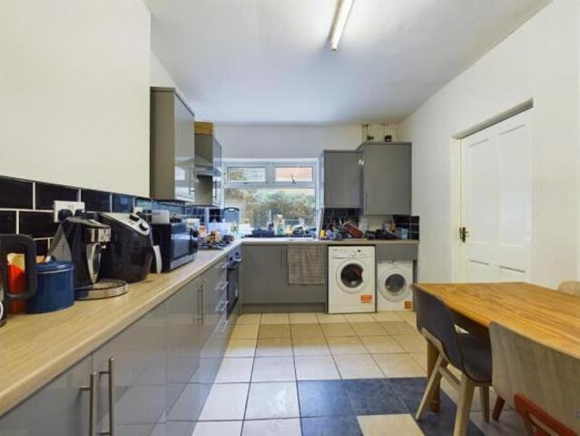 5 bedroom terraced house for rent in Thackeray Road, Southampton, SO17
