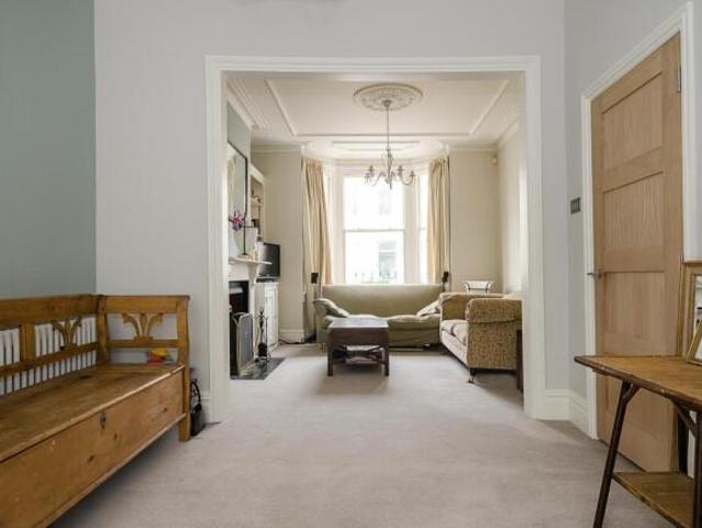 5 bedroom terraced house for rent in Tregarvon Road London SW11