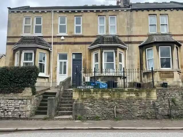 5 bedroom terraced house for rent in Vernon Terrace, Bath, Som.