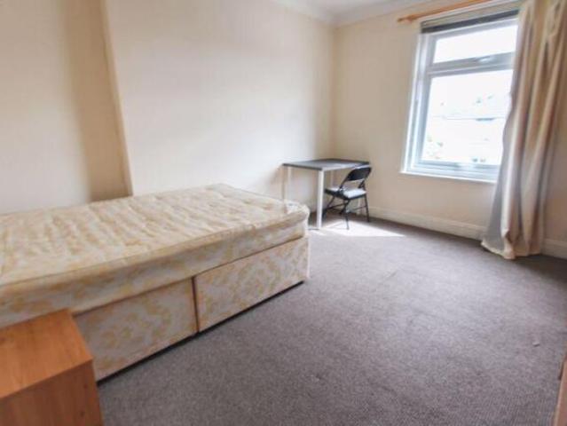 5 bedroom terraced house for rent in Victoria Road, Bournemouth, BH1