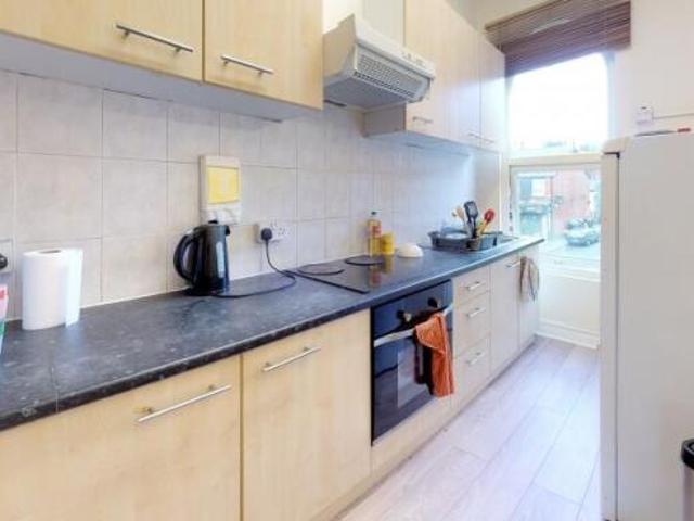 5 bedroom terraced house for rent in Victoria Road, Hyde Park, Leeds, LS6