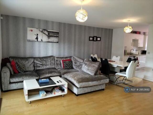 5 bedroom terraced house for rent in Vimy Drive, Dartford, DA1