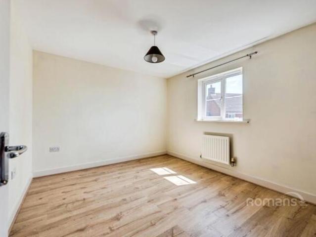 5 bedroom terraced house for rent in Zakopane Road, Swindon, Wiltshire, SN25