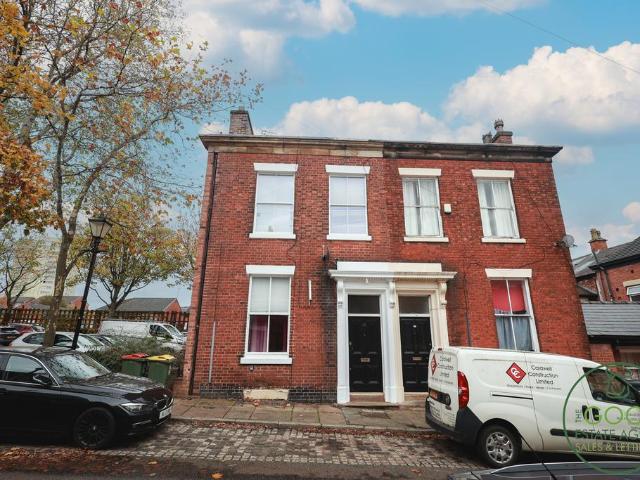 5 bedroom terraced house for sale