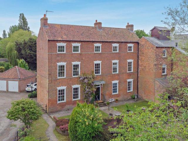 5 bedroom terraced house for sale