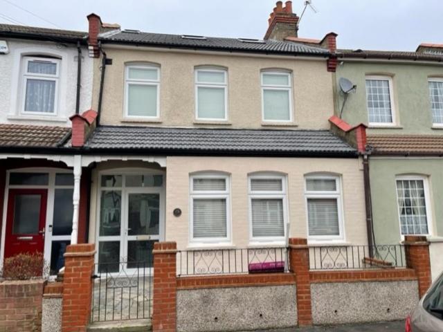 5 bedroom terraced house for sale
