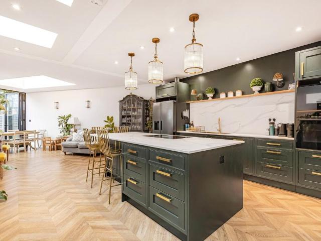 5 bedroom terraced house for sale