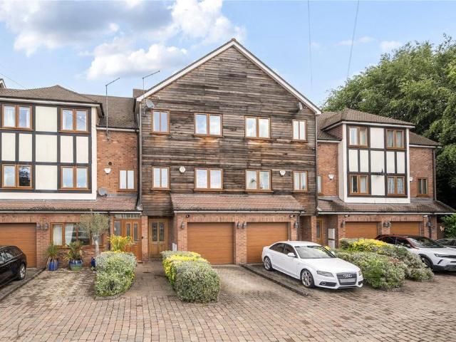 5 bedroom terraced house for sale