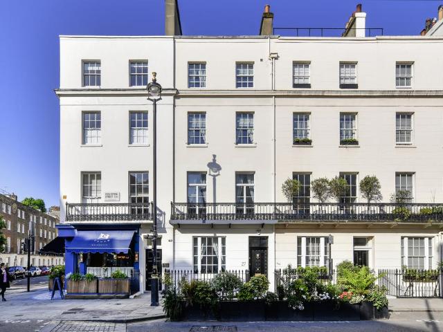 5 bedroom terraced house for sale