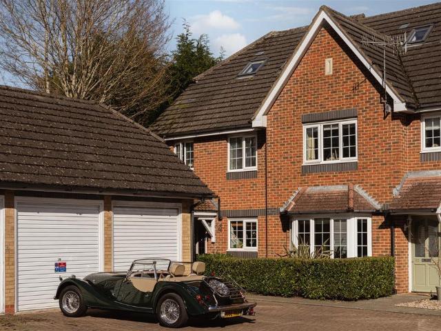 5 bedroom terraced house for sale