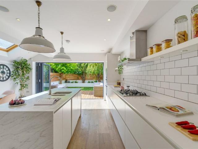 5 bedroom terraced house for sale