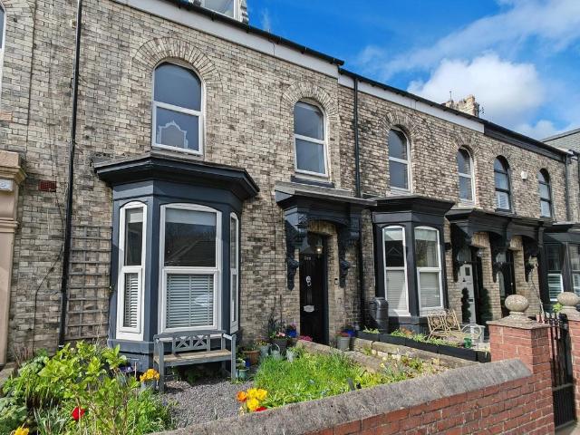 5 bedroom terraced house for sale