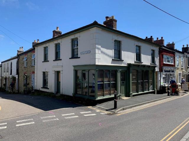 5 bedroom terraced house for sale