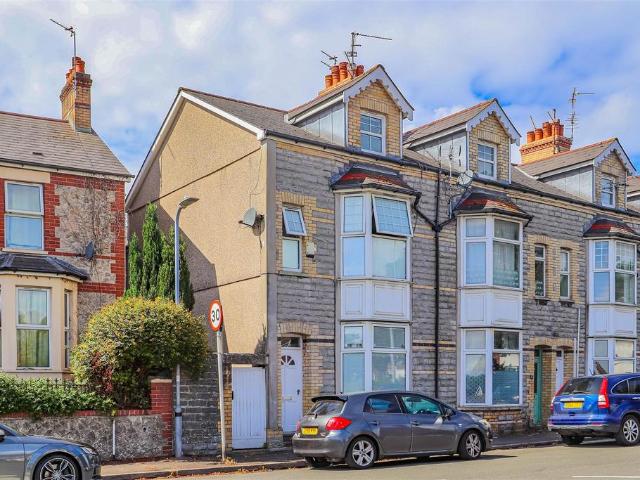 5 bedroom end of terrace house for sale