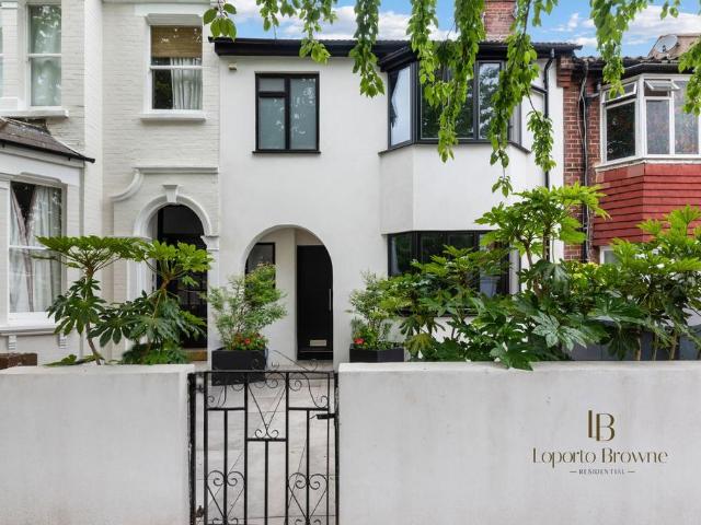 5 bedroom terraced house for sale