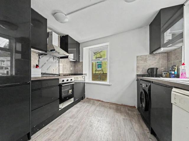 5 bedroom terraced house for sale