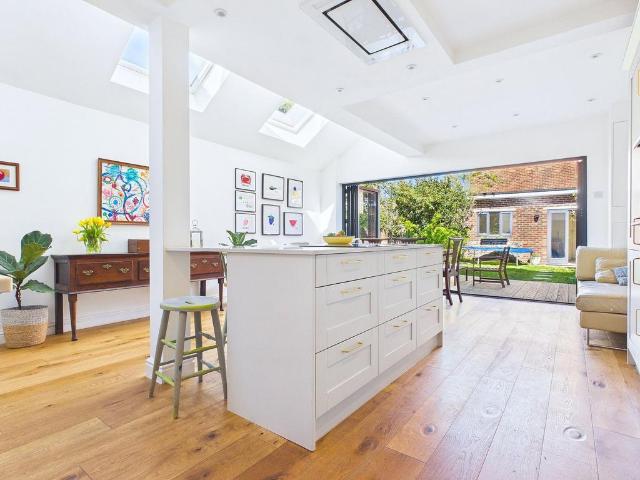 5 bedroom terraced house for sale