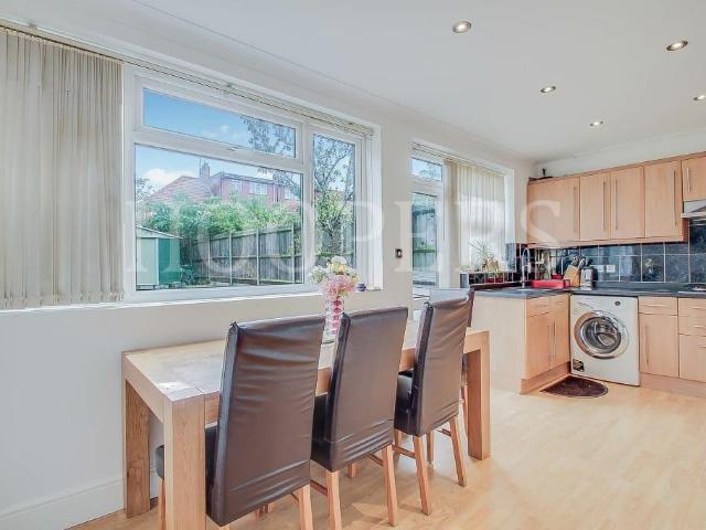 5 bedroom terraced house for sale