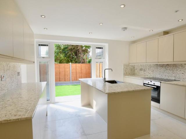 5 bedroom terraced house for sale