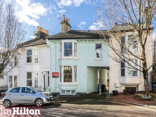 5 bedroom terraced house for sale