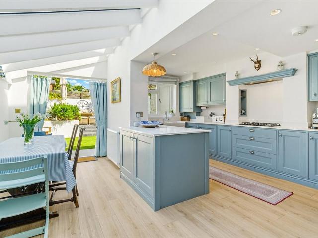 5 bedroom terraced house for sale