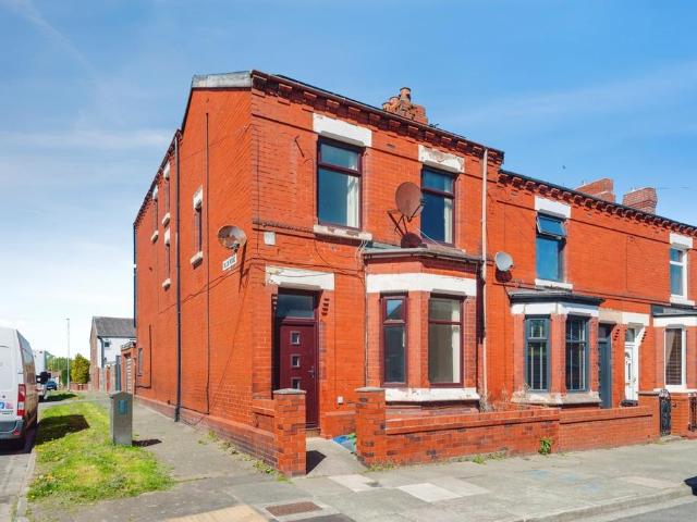 5 bedroom terraced house for sale