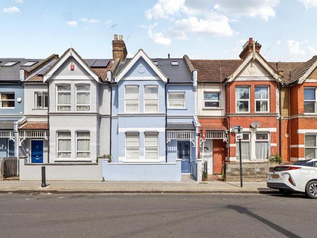 5 bedroom terraced house for sale