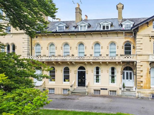 5 bedroom terraced house for sale