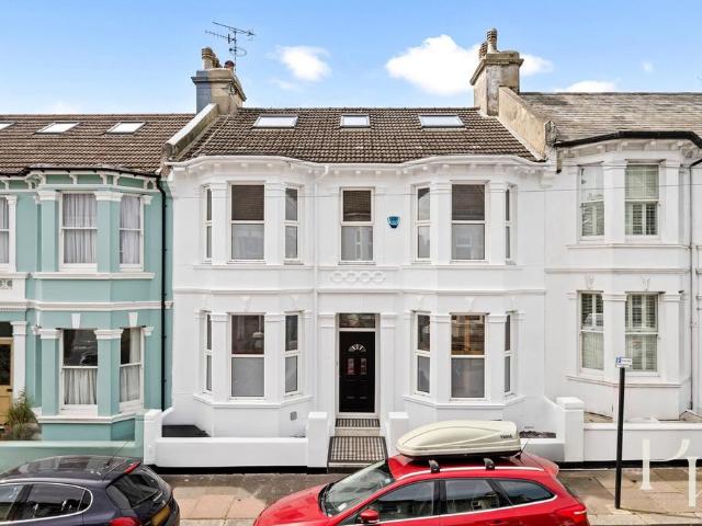 5 bedroom terraced house for sale