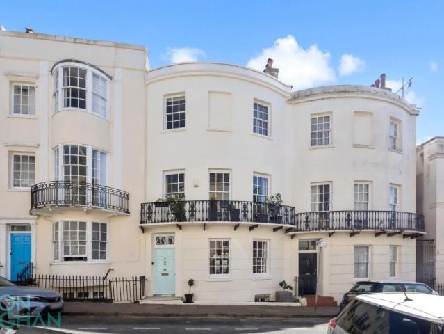 5 bedroom terraced house for sale