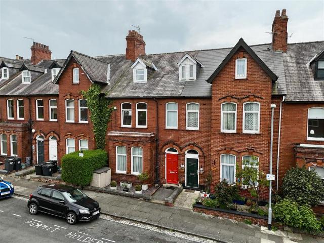 5 bedroom terraced house for sale