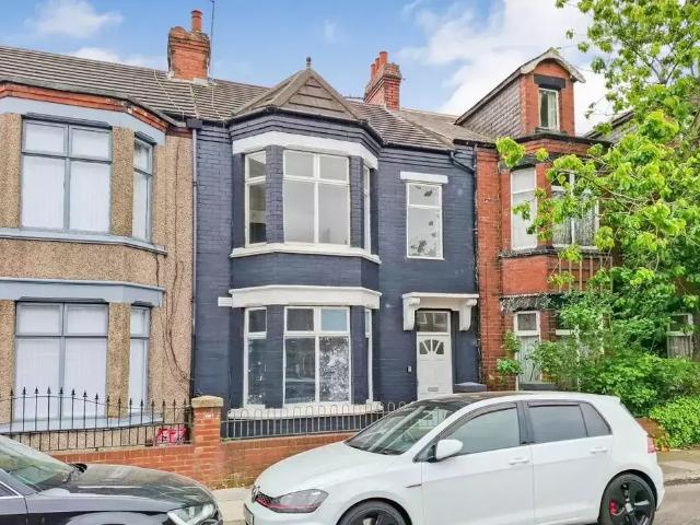 5 bedroom terraced house for sale