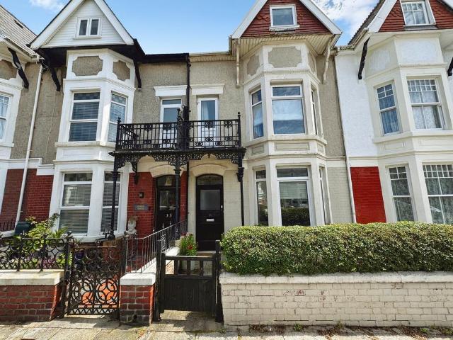 5 bedroom terraced house for sale