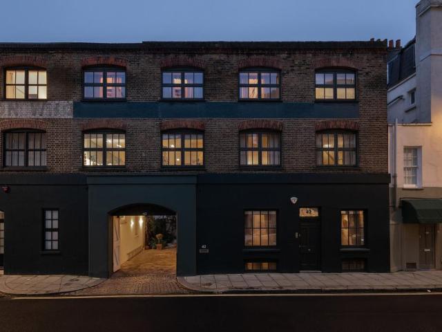 5 bedroom terraced house for sale
