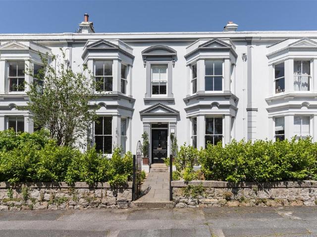 5 bedroom terraced house for sale