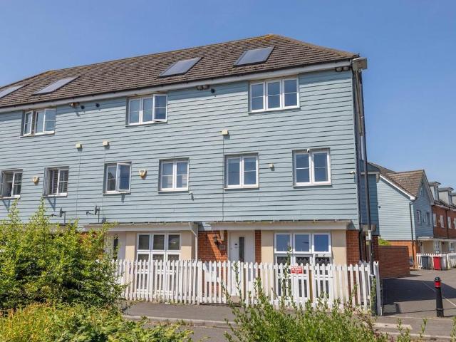 5 bedroom terraced house for sale