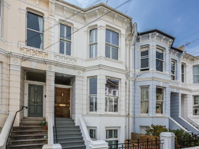 5 bedroom terraced house for sale
