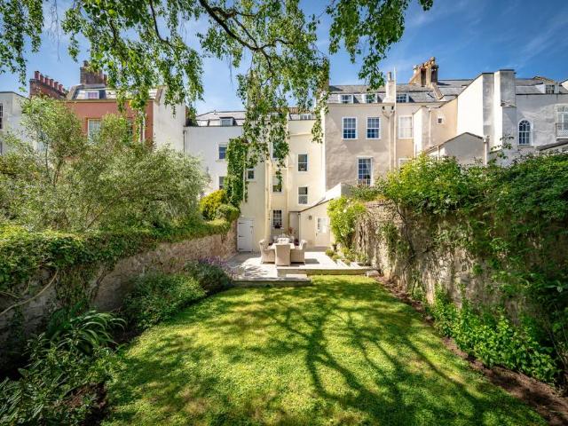 5 bedroom terraced house for sale