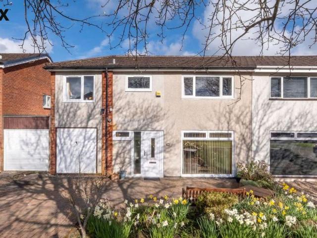 5 bedroom link detached house for sale
