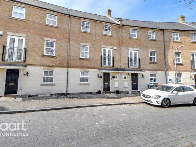 5 bedroom terraced house for sale