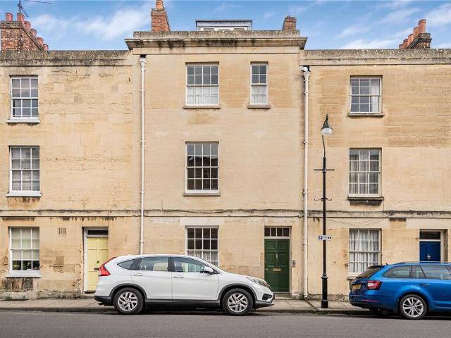 5 bedroom terraced house for sale