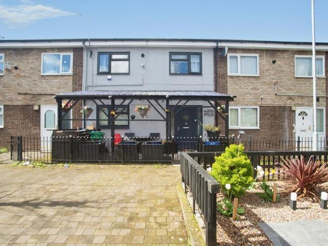5 bedroom terraced house for sale