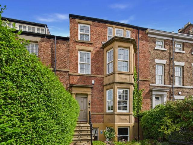 5 bedroom terraced house for sale