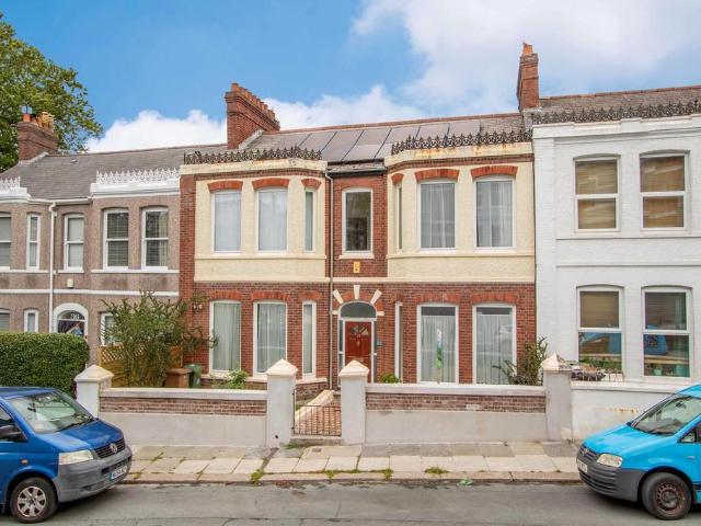 5 bedroom terraced house for sale