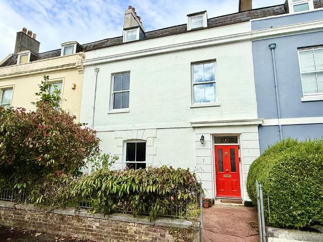 5 bedroom terraced house for sale