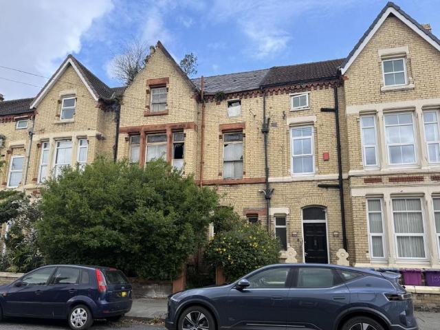5 bedroom terraced house for sale