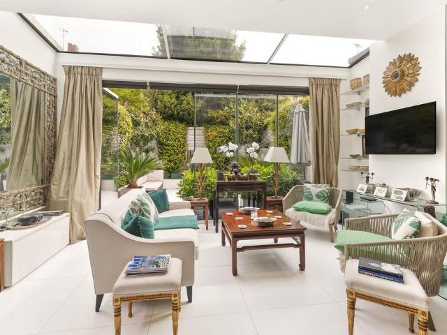 5 bedroom terraced house for sale