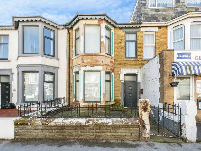 5 bedroom terraced house for sale