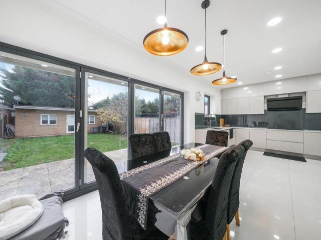 5 bedroom terraced house for sale