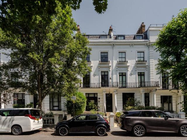 5 bedroom terraced house for sale